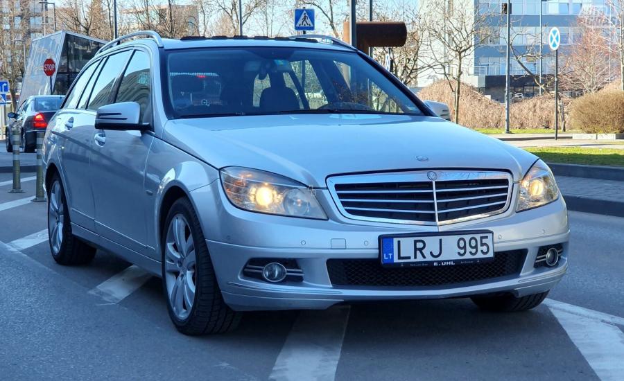 Grey Mercedes-Benz c-220 2009 in Vilnius, with an engine capacity of 2.20 L and mileage of 420 thousand km for 2450 €, photo 5 on AUTOMOTO.COM.LV