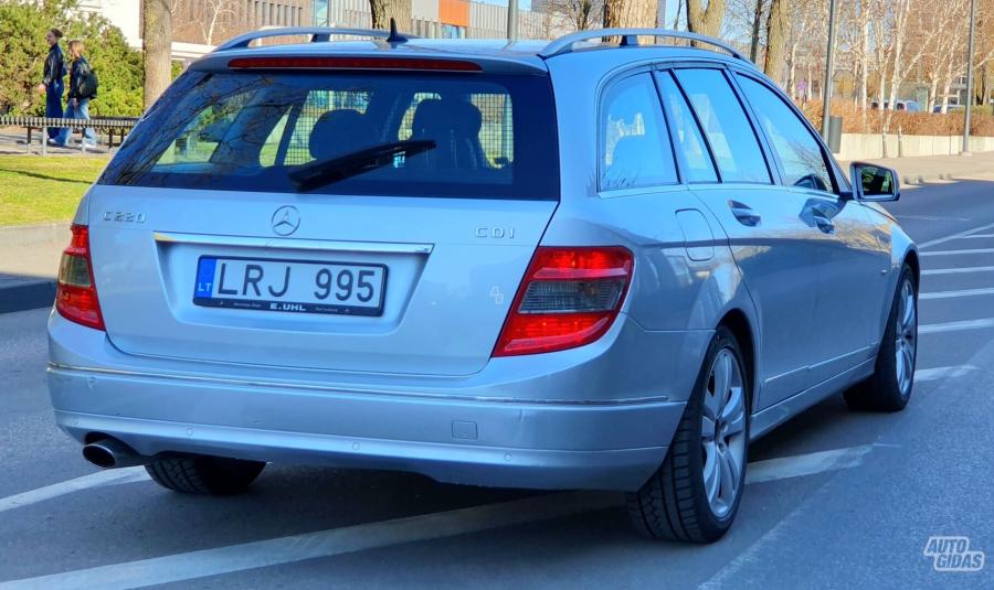 Pelēks Mercedes-Benz c-220 2009 Viļņa, ar dzinēja tilpumu 2.20 L un nobraukumu 400 tūkst. km par 2450 €, foto 3 vietnē AUTOMOTO.COM.LV