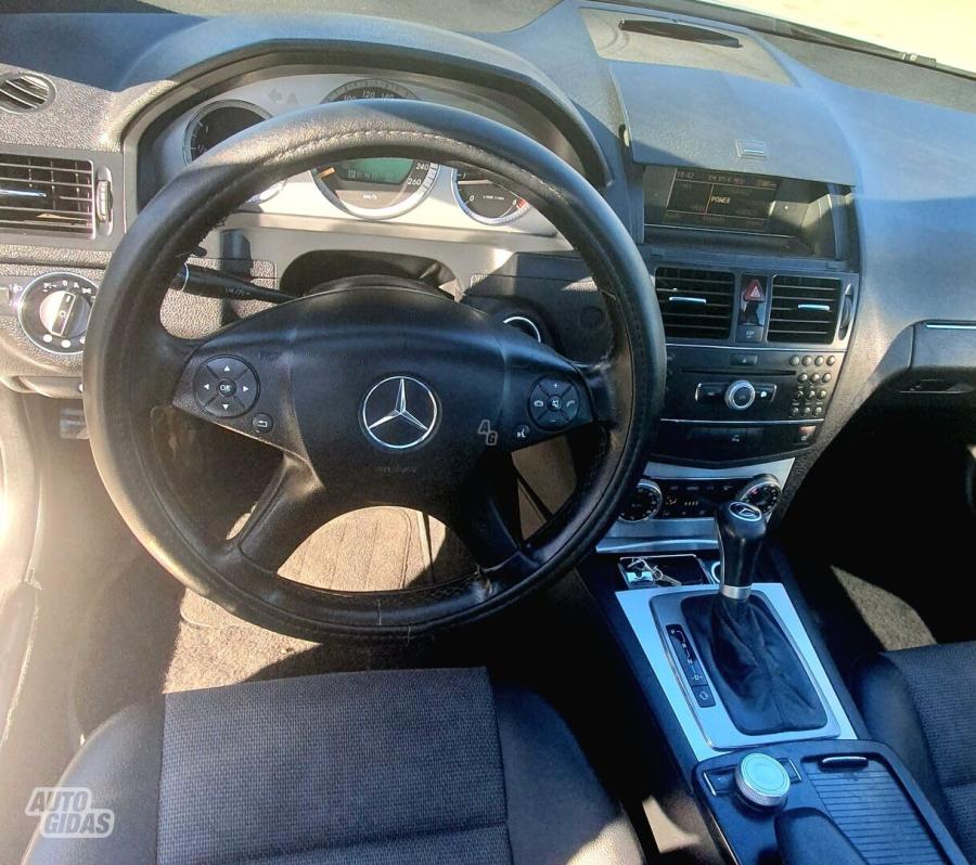 Pelēks Mercedes-Benz c-220 2009 Viļņa, ar dzinēja tilpumu 2.20 L un nobraukumu 400 tūkst. km par 2450 €, foto 9 vietnē AUTOMOTO.COM.LV