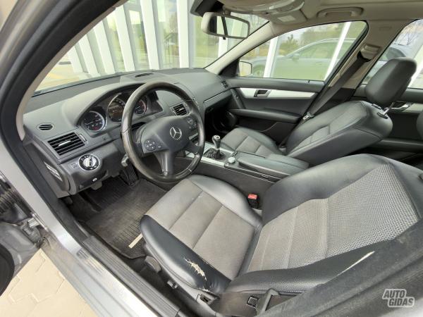 Pelēks Mercedes-Benz c-220 2009 Viļņa, ar dzinēja tilpumu 2.20 L un nobraukumu 329 tūkst. km par 3100 €, foto 10 vietnē AUTOMOTO.COM.LV