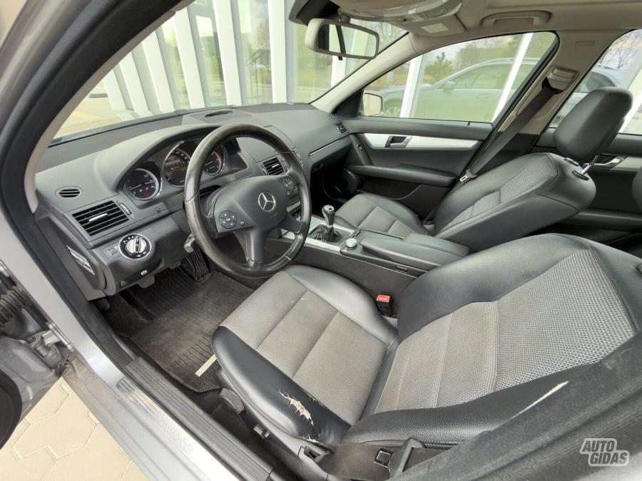 Pelēks Mercedes-Benz c-220 2009 Viļņa, ar dzinēja tilpumu 2.20 L un nobraukumu 329 tūkst. km par 3100 €, foto 11 vietnē AUTOMOTO.COM.LV