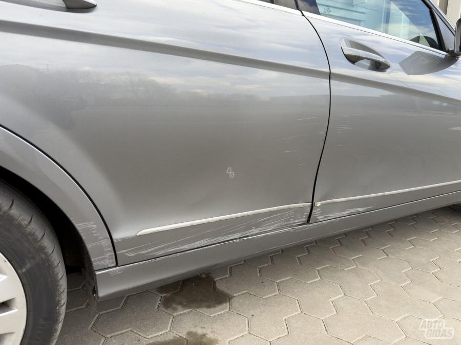 Pelēks Mercedes-Benz c-220 2009 Viļņa, ar dzinēja tilpumu 2.20 L un nobraukumu 329 tūkst. km par 3100 €, foto 14 vietnē AUTOMOTO.COM.LV