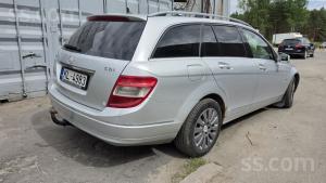Pelēks Mercedes-Benz c-220 2009 Rīga, ar dzinēja tilpumu 2.20 L un nobraukumu 375 tūkst. km par 3100 €, foto 4 vietnē AUTOMOTO.COM.LV