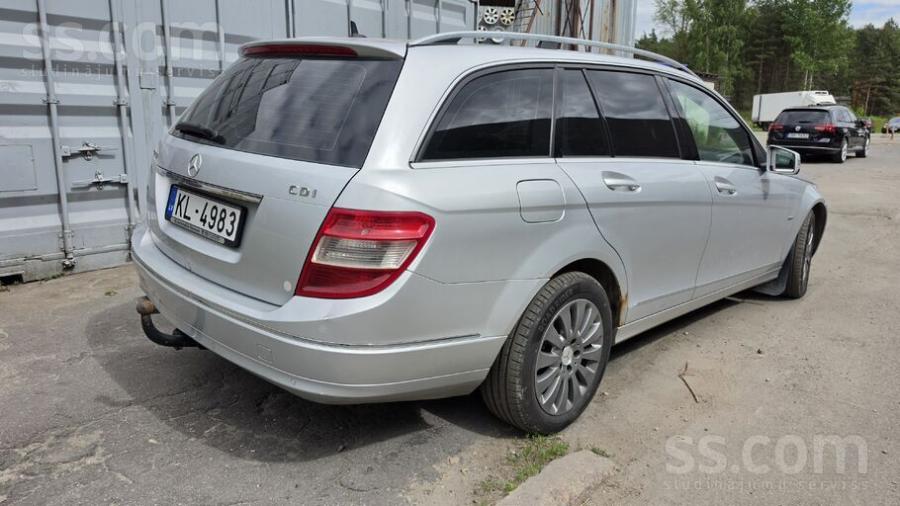 Pelēks Mercedes-Benz c-220 2009 Rīga, ar dzinēja tilpumu 2.20 L un nobraukumu 375 tūkst. km par 3100 €, foto 4 vietnē AUTOMOTO.COM.LV