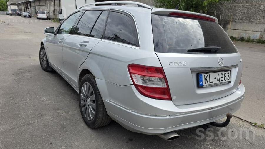 Pelēks Mercedes-Benz c-220 2009 Rīga, ar dzinēja tilpumu 2.20 L un nobraukumu 375 tūkst. km par 3100 €, foto 5 vietnē AUTOMOTO.COM.LV