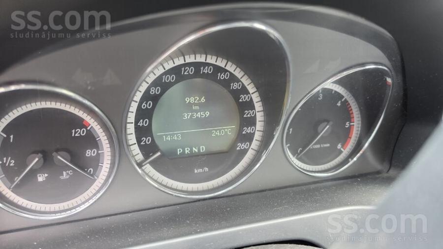 Pelēks Mercedes-Benz c-220 2009 Rīga, ar dzinēja tilpumu 2.20 L un nobraukumu 375 tūkst. km par 3100 €, foto 7 vietnē AUTOMOTO.COM.LV