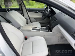 Pelēks Mercedes-Benz c-220 2009 Rīga, ar dzinēja tilpumu 2.20 L un nobraukumu 247 tūkst. km par 4250 €, foto 8 vietnē AUTOMOTO.COM.LV