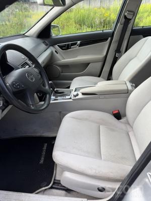 Pelēks Mercedes-Benz c-220 2009 Rīga, ar dzinēja tilpumu 2.20 L un nobraukumu 247 tūkst. km par 4250 €, foto 9 vietnē AUTOMOTO.COM.LV
