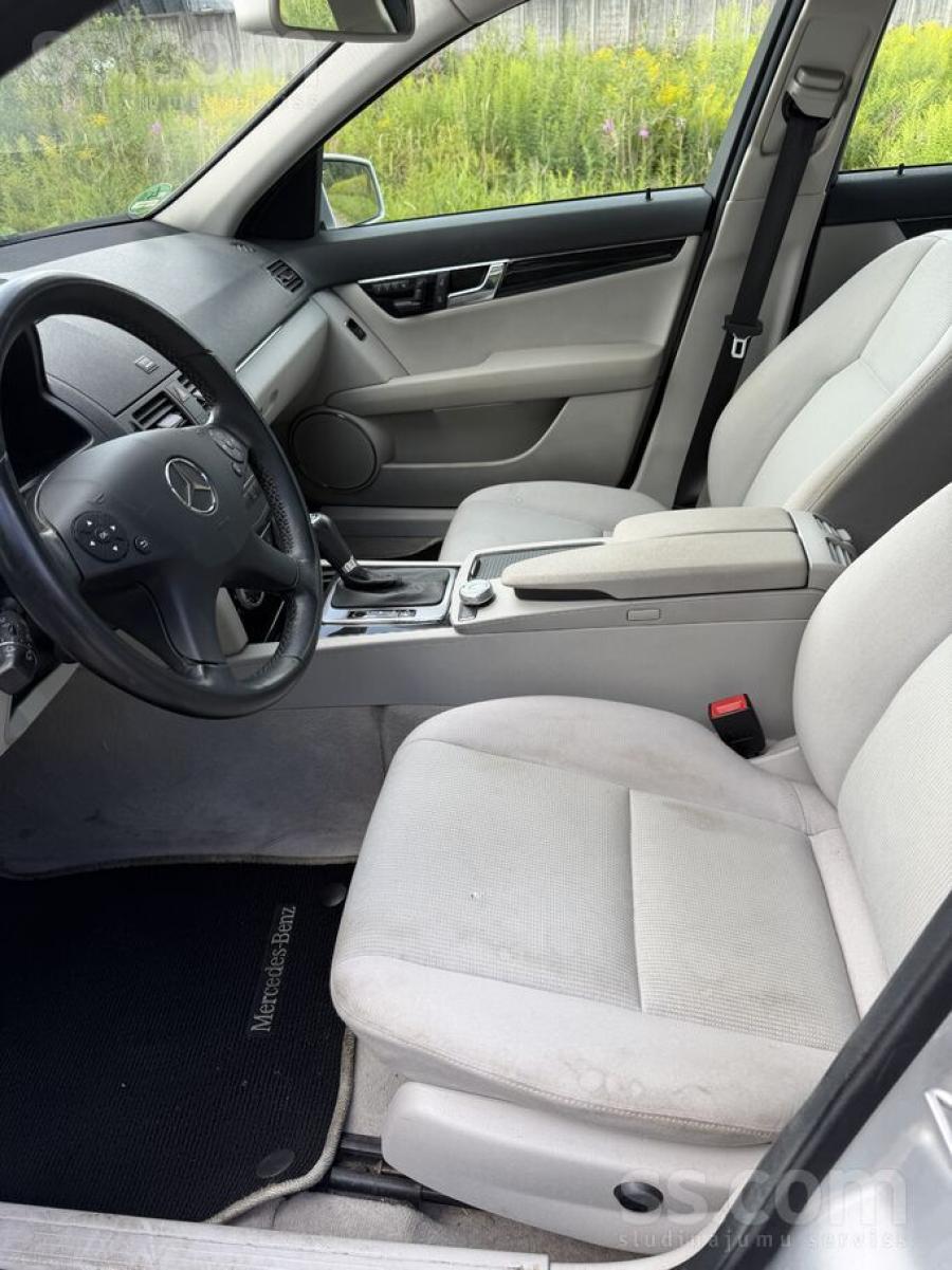 Pelēks Mercedes-Benz c-220 2009 Rīga, ar dzinēja tilpumu 2.20 L un nobraukumu 247 tūkst. km par 4250 €, foto 9 vietnē AUTOMOTO.COM.LV