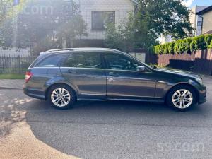 Pelēks Mercedes-Benz c-220 2009 Liepāja, ar dzinēja tilpumu 2.20 L un nobraukumu 275 tūkst. km par 5000 €, foto 7 vietnē AUTOMOTO.COM.LV