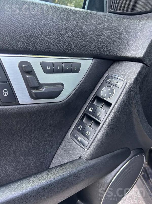 Pelēks Mercedes-Benz c-220 2009 Liepāja, ar dzinēja tilpumu 2.20 L un nobraukumu 275 tūkst. km par 5000 €, foto 9 vietnē AUTOMOTO.COM.LV
