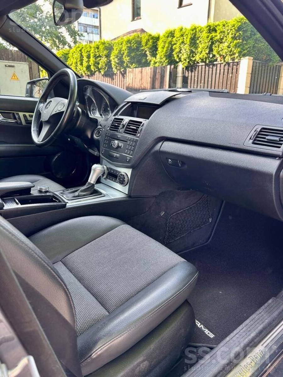Pelēks Mercedes-Benz c-220 2009 Liepāja, ar dzinēja tilpumu 2.20 L un nobraukumu 275 tūkst. km par 5000 €, foto 12 vietnē AUTOMOTO.COM.LV