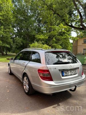 Pelēks Mercedes-Benz c-220 2009 Liepāja, ar dzinēja tilpumu 2.20 L un nobraukumu 292 tūkst. km par 2800 €, foto 6 vietnē AUTOMOTO.COM.LV