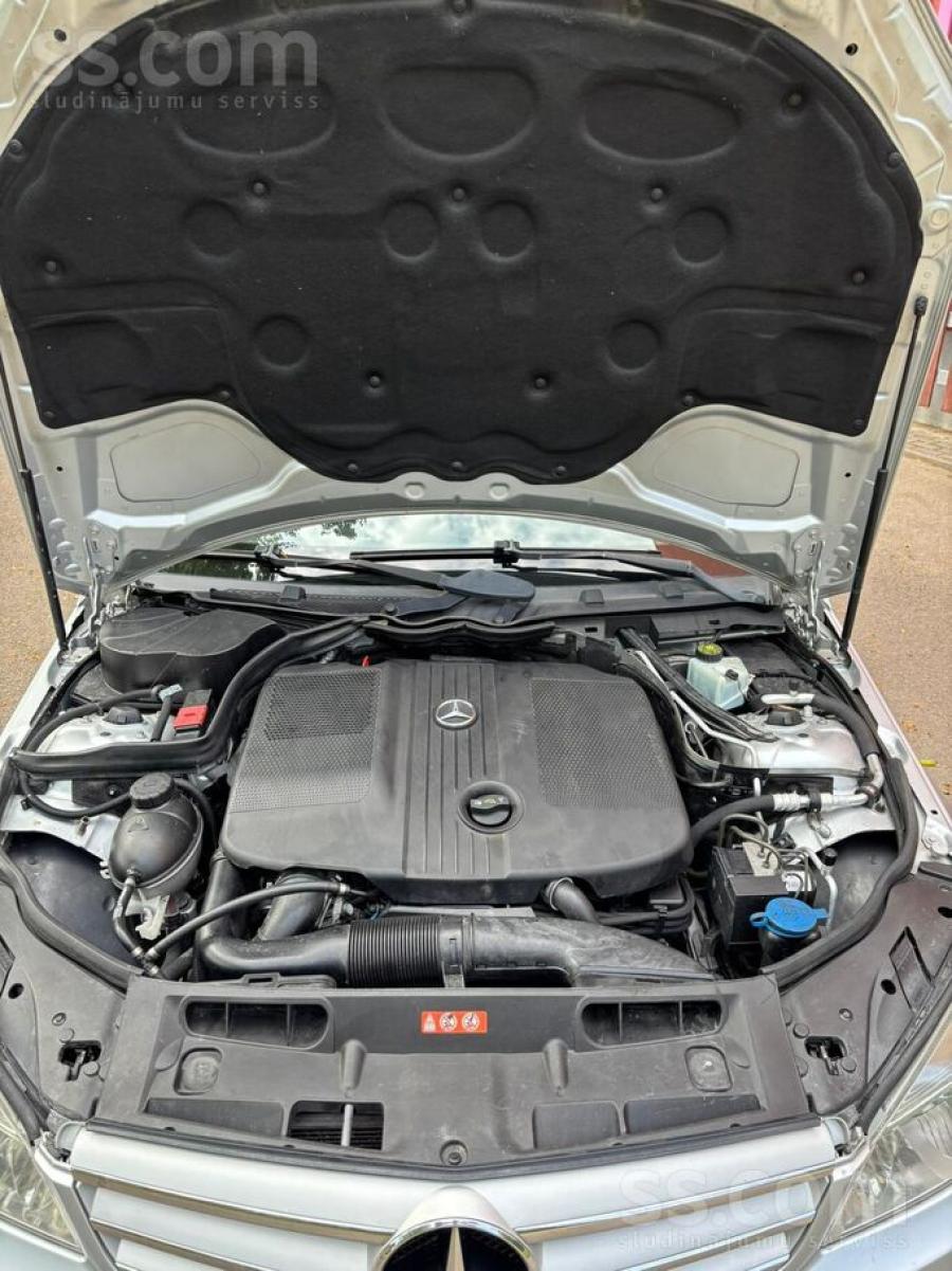 Pelēks Mercedes-Benz c-220 2009 Liepāja, ar dzinēja tilpumu 2.20 L un nobraukumu 292 tūkst. km par 2800 €, foto 11 vietnē AUTOMOTO.COM.LV
