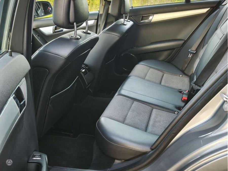 Grey Mercedes-Benz c-220 2009 in Prienai, with an engine capacity of 2.20 L and mileage of 450 thousand km for 3000 €, photo 12 on AUTOMOTO.COM.LV
