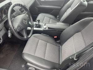 Pelēks Mercedes-Benz c-220 2010 Bauska, ar dzinēja tilpumu 2.20 L un nobraukumu 255 tūkst. km par 3500 €, foto 9 vietnē AUTOMOTO.COM.LV