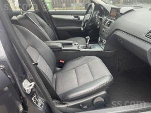 Pelēks Mercedes-Benz c-220 2010 Bauska, ar dzinēja tilpumu 2.20 L un nobraukumu 255 tūkst. km par 3500 €, foto 13 vietnē AUTOMOTO.COM.LV