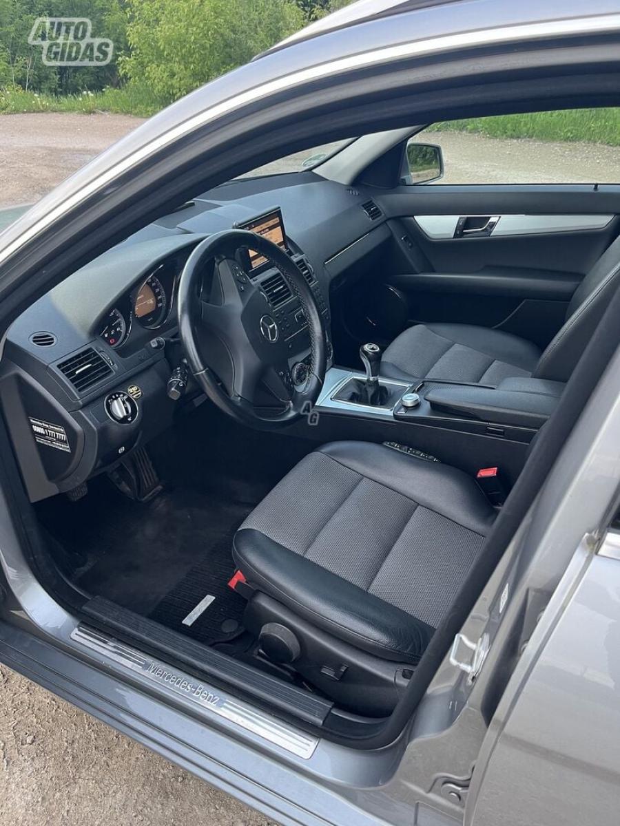 Grey Mercedes-Benz c-220 2010 in Panevezys, with an engine capacity of 2.10 L and mileage of 406 thousand km for 5200 €, photo 8 on AUTOMOTO.COM.LV