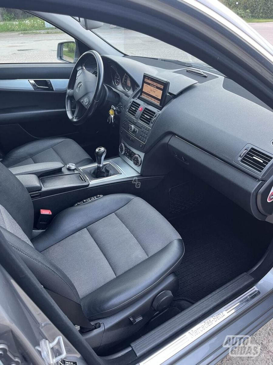 Grey Mercedes-Benz c-220 2010 in Panevezys, with an engine capacity of 2.10 L and mileage of 406 thousand km for 5200 €, photo 9 on AUTOMOTO.COM.LV