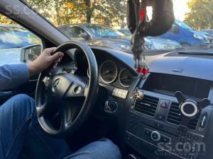 Серый Мерседес Ц 220 2010 в Рига, объемом двигателя 2.20 л и пробегом 285 тыс. км за 5800 €, фото 6 на AUTOMOTO.COM.LV