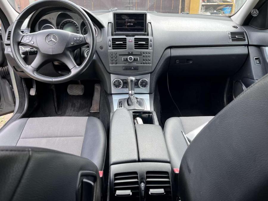 Pelēks Mercedes-Benz c-220 2010 Vilkaviškis, ar dzinēja tilpumu 2.14 L un nobraukumu 324 tūkst. km par 4400 €, foto 8 vietnē AUTOMOTO.COM.LV