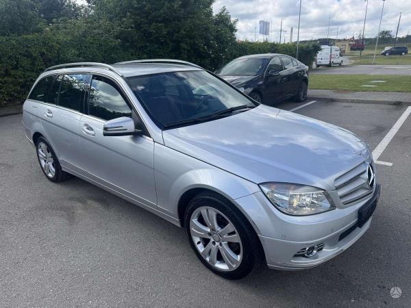 Mercedes-Benz c-220 2010 in Vilnius on AUTOMOTO.COM.LV Grey Mercedes-Benz c-220 2010 in Vilnius, with an engine capacity of 2.14 L and mileage of 241 thousand km for 4950 €, photo 4 on AUTOMOTO.COM.LV