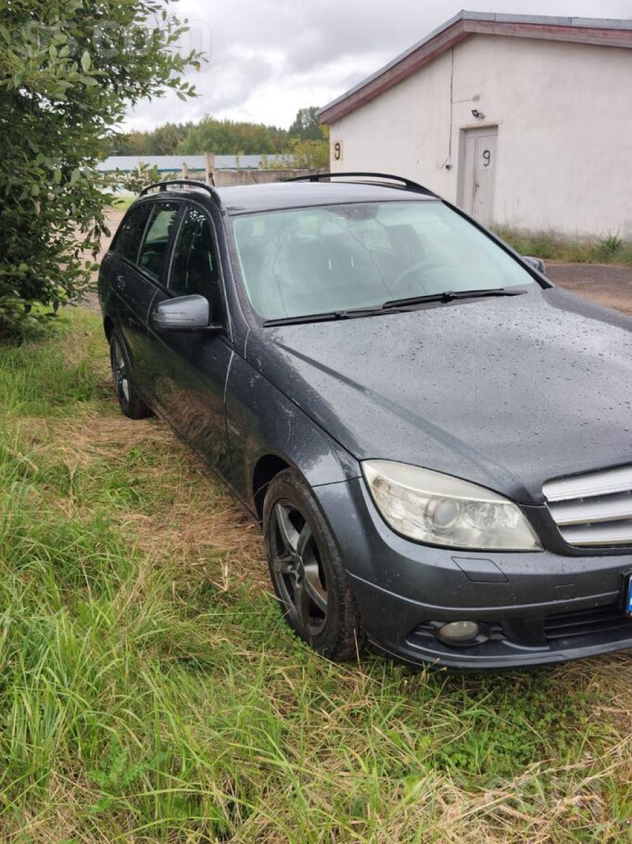 Pelēks Mercedes-Benz c-220 2010 Rīga, ar dzinēja tilpumu 2.20 L un nobraukumu 387 tūkst. km par 2000 €, foto 3 vietnē AUTOMOTO.COM.LV