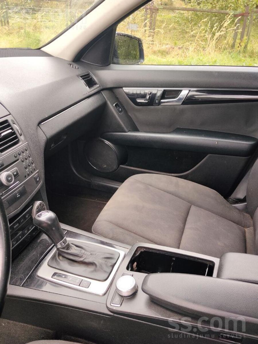 Pelēks Mercedes-Benz c-220 2010 Rīga, ar dzinēja tilpumu 2.20 L un nobraukumu 387 tūkst. km par 2000 €, foto 4 vietnē AUTOMOTO.COM.LV