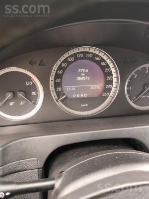 Pelēks Mercedes-Benz c-220 2010 Rīga, ar dzinēja tilpumu 2.20 L un nobraukumu 387 tūkst. km par 2000 €, foto 5 vietnē AUTOMOTO.COM.LV