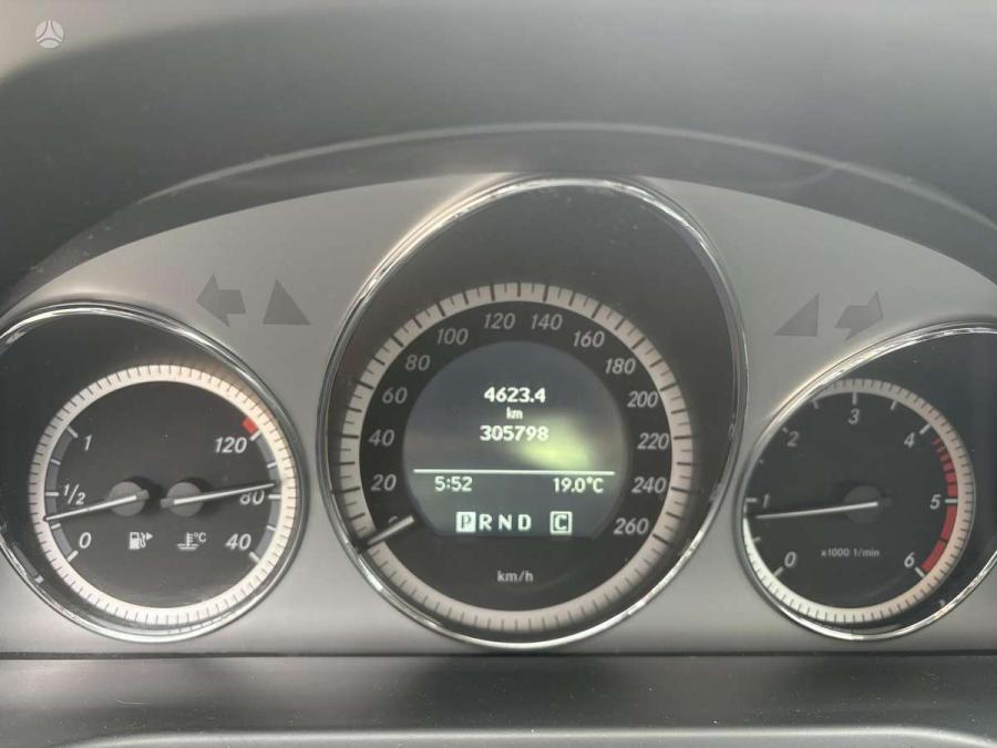 Серый Мерседес Ц 220 2010 в Каунас, объемом двигателя 2.14 л и пробегом 306 тыс. км за 3950 €, фото 12 на AUTOMOTO.COM.LV