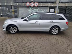 Grey Mercedes-Benz c-220 2011 in Kaunas, with an engine capacity of 2.14 L and mileage of 349 thousand km for 4000 €, photo 3 on AUTOMOTO.COM.LV