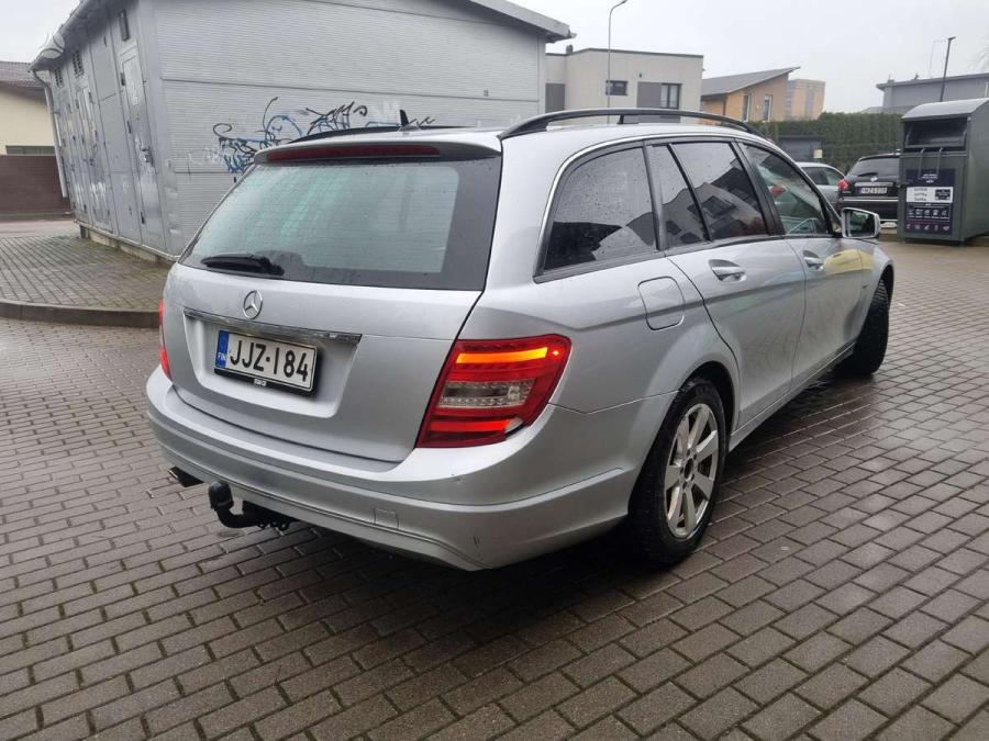 Grey Mercedes-Benz c-220 2011 in Kaunas, with an engine capacity of 2.14 L and mileage of 349 thousand km for 4000 €, photo 5 on AUTOMOTO.COM.LV