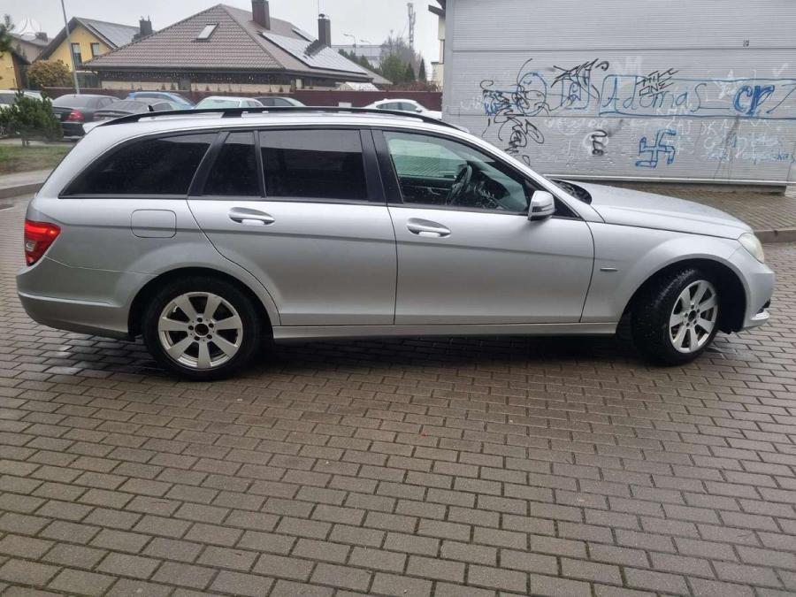 Pelēks Mercedes-Benz c-220 2011 Kauņa, ar dzinēja tilpumu 2.14 L un nobraukumu 349 tūkst. km par 4000 €, foto 6 vietnē AUTOMOTO.COM.LV