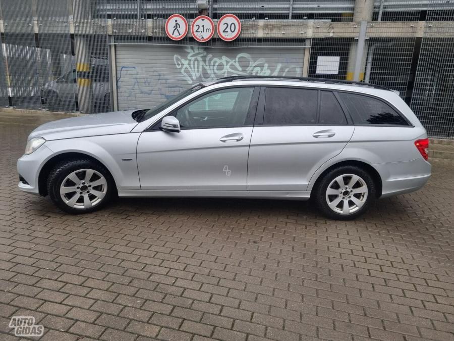 Grey Mercedes-Benz c-220 2011 in Kaunas, with an engine capacity of 2.10 L and mileage of 349 thousand km for 4200 €, photo 3 on AUTOMOTO.COM.LV