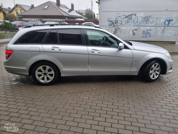 Pelēks Mercedes-Benz c-220 2011 Kauņa, ar dzinēja tilpumu 2.10 L un nobraukumu 349 tūkst. km par 4200 €, foto 6 vietnē AUTOMOTO.COM.LV