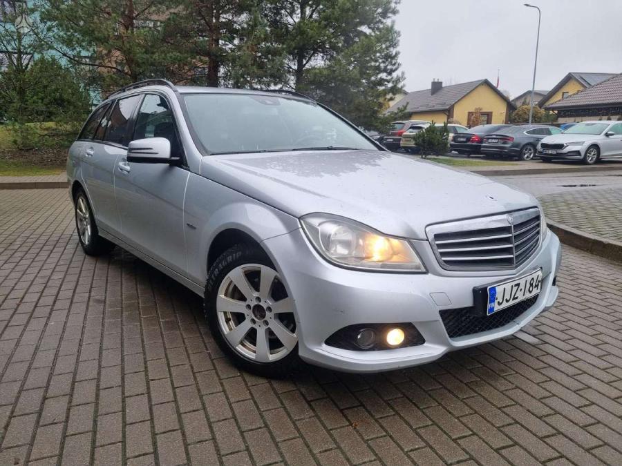 Pelēks Mercedes-Benz c-220 2011 Kauņa, ar dzinēja tilpumu 2.14 L un nobraukumu 365 tūkst. km par 4100 €, foto 1 vietnē AUTOMOTO.COM.LV