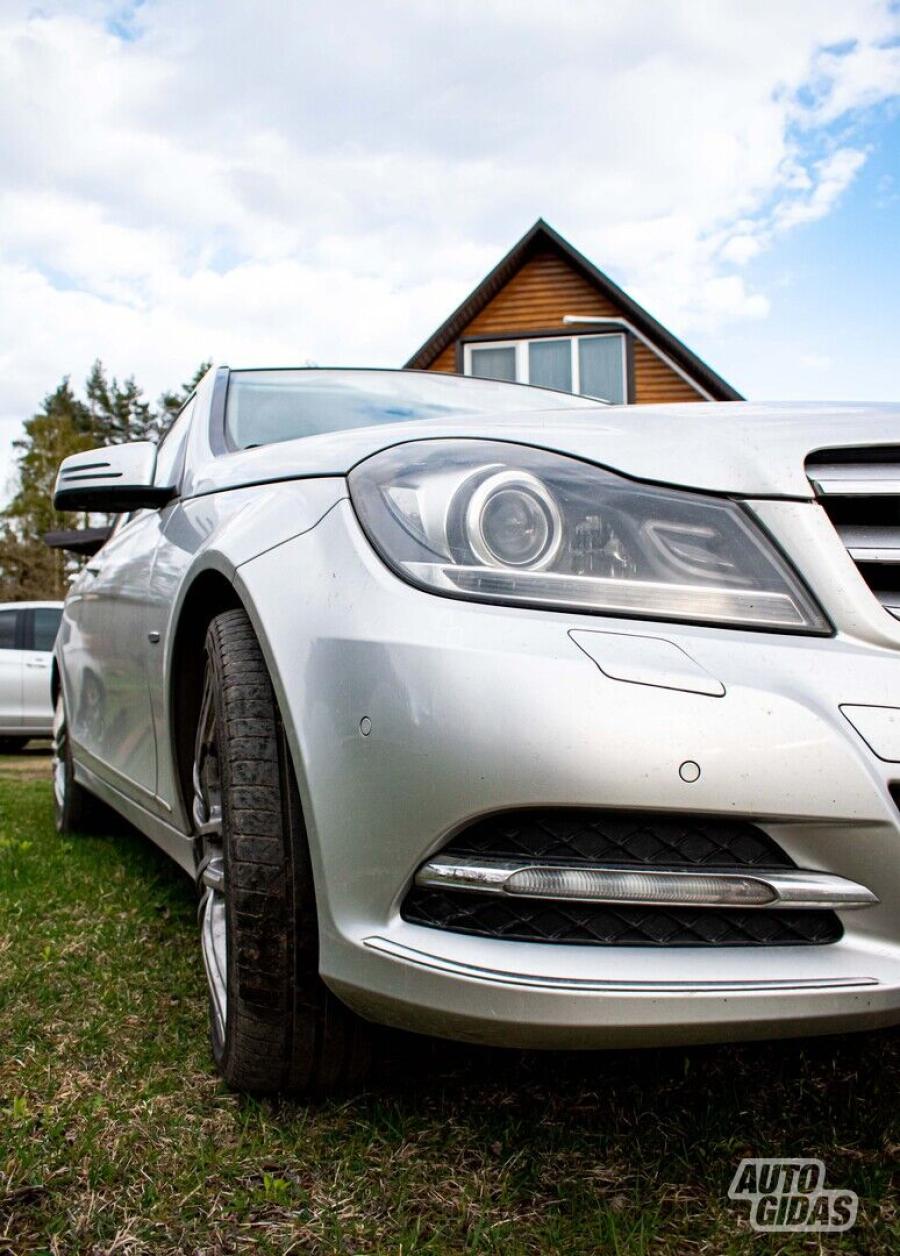 Pelēks Mercedes-Benz c-220 2011 Jonava, ar dzinēja tilpumu 2.10 L un nobraukumu 338 tūkst. km par 5000 €, foto 7 vietnē AUTOMOTO.COM.LV