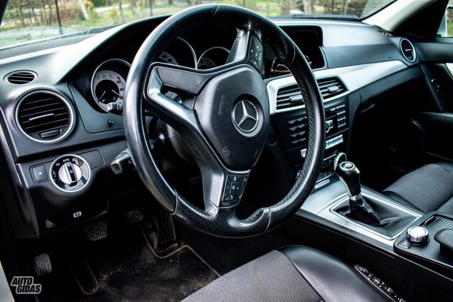 Pelēks Mercedes-Benz c-220 2011 Jonava, ar dzinēja tilpumu 2.10 L un nobraukumu 338 tūkst. km par 5000 €, foto 16 vietnē AUTOMOTO.COM.LV