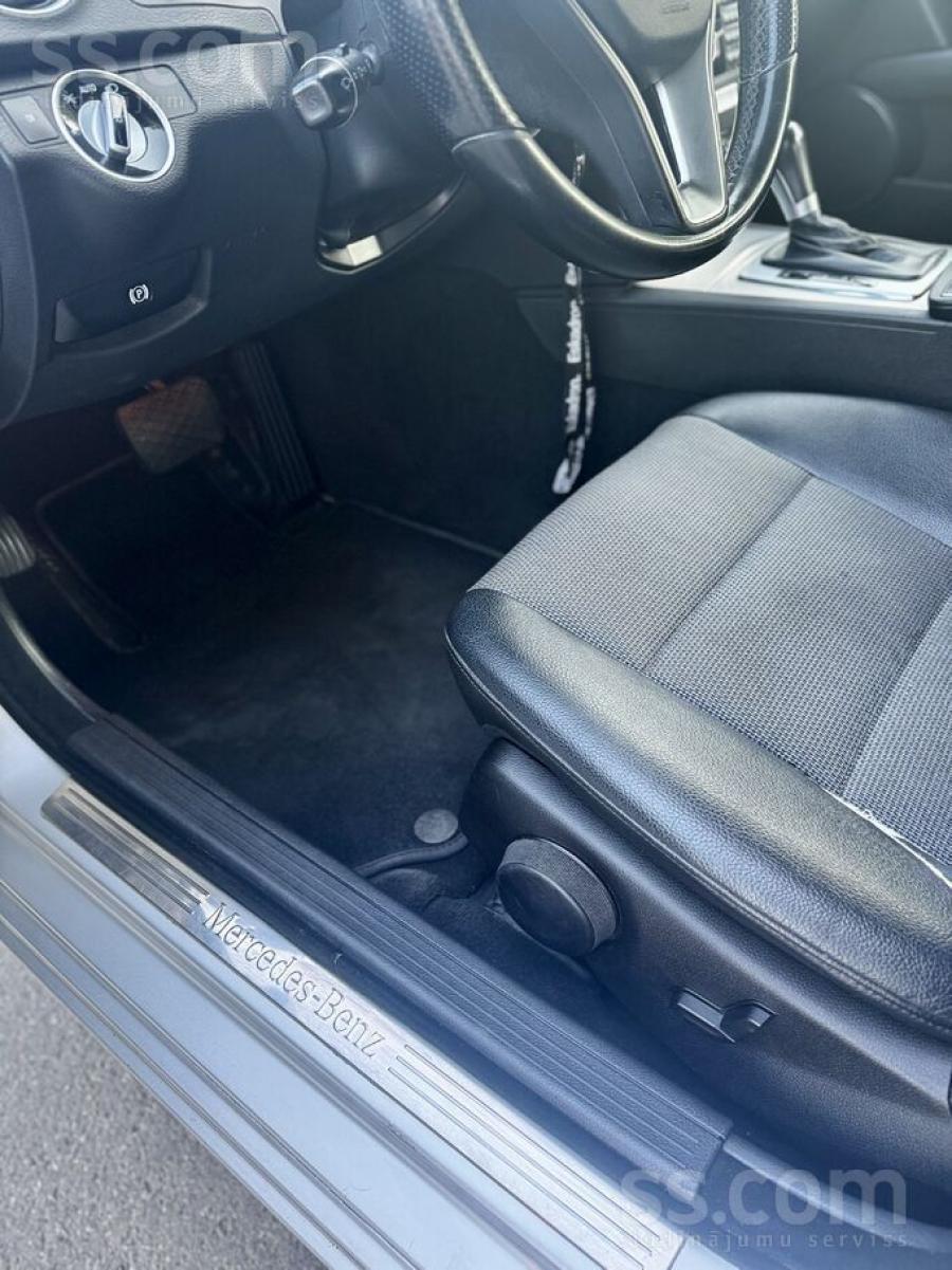Grey Mercedes-Benz c-220 2011 in Riga, with an engine capacity of 2.20 L and mileage of 0 thousand km for 5000 €, photo 11 on AUTOMOTO.COM.LV