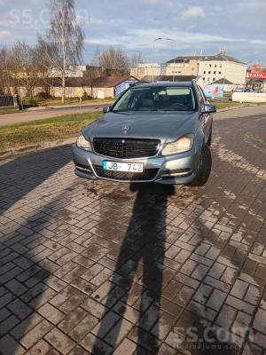 Pelēks Mercedes-Benz c-220 2011 Rēzekne, ar dzinēja tilpumu 2.20 L un nobraukumu 451 tūkst. km par 2800 €, foto 6 vietnē AUTOMOTO.COM.LV