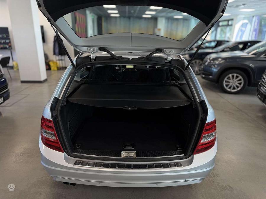 Pelēks Mercedes-Benz c-220 2011 Klaipėda, ar dzinēja tilpumu 2.20 L un nobraukumu 250 tūkst. km par 7750 €, foto 7 vietnē AUTOMOTO.COM.LV