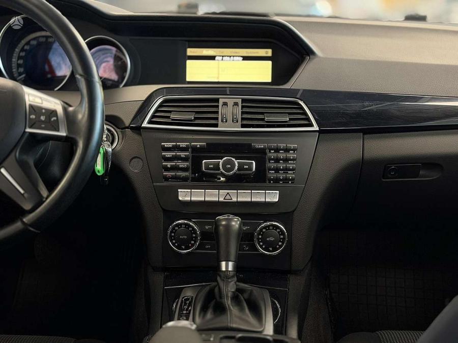 Pelēks Mercedes-Benz c-220 2011 Klaipėda, ar dzinēja tilpumu 2.20 L un nobraukumu 250 tūkst. km par 7750 €, foto 12 vietnē AUTOMOTO.COM.LV