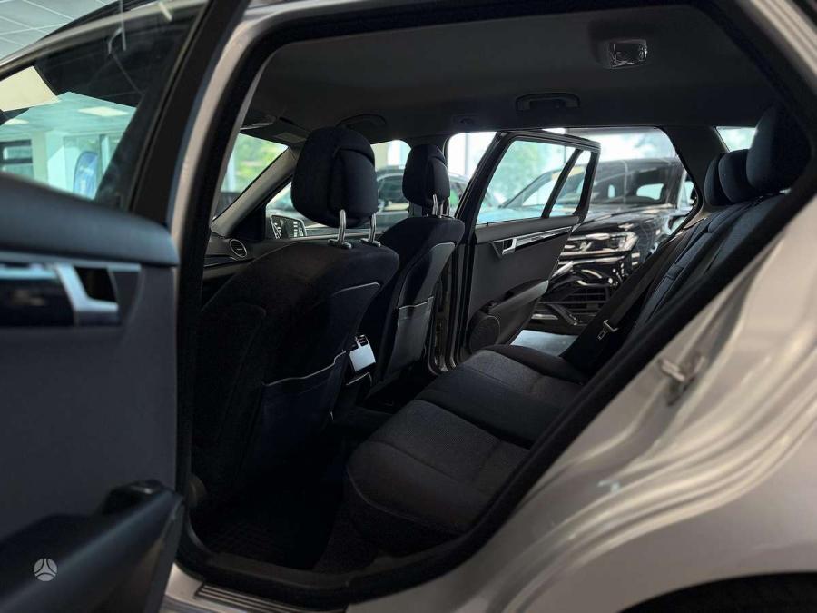 Pelēks Mercedes-Benz c-220 2011 Klaipėda, ar dzinēja tilpumu 2.20 L un nobraukumu 250 tūkst. km par 7750 €, foto 14 vietnē AUTOMOTO.COM.LV
