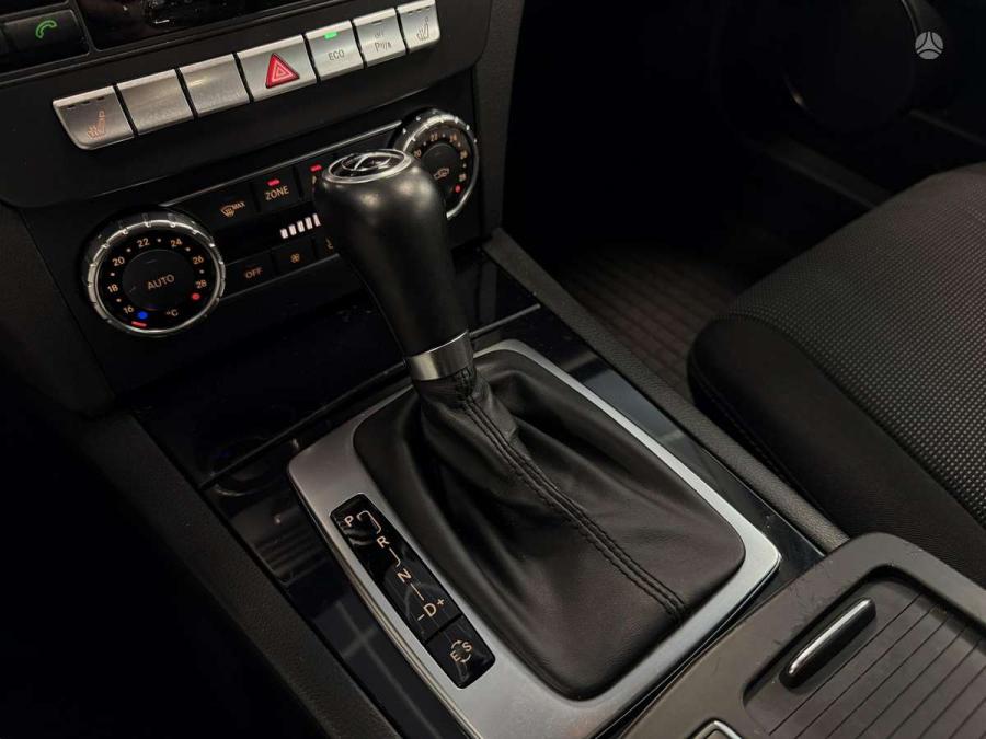 Pelēks Mercedes-Benz c-220 2011 Klaipėda, ar dzinēja tilpumu 2.20 L un nobraukumu 250 tūkst. km par 7750 €, foto 27 vietnē AUTOMOTO.COM.LV