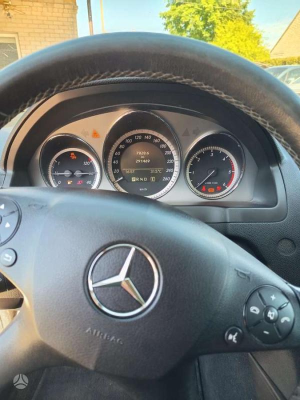 Grey Mercedes-Benz c-220 2011 in Kedainiai, with an engine capacity of 2.14 L and mileage of 294 thousand km for 4600 €, photo 8 on AUTOMOTO.COM.LV