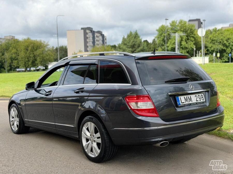 Pelēks Mercedes-Benz c-220 2011 Kauņa, ar dzinēja tilpumu 2.10 L un nobraukumu 266 tūkst. km par 4500 €, foto 5 vietnē AUTOMOTO.COM.LV