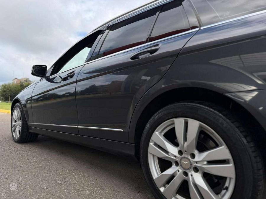 Pelēks Mercedes-Benz c-220 2011 Kauņa, ar dzinēja tilpumu 2.14 L un nobraukumu 266 tūkst. km par 4500 €, foto 6 vietnē AUTOMOTO.COM.LV
