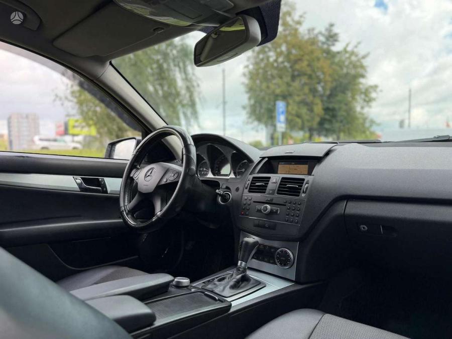 Pelēks Mercedes-Benz c-220 2011 Kauņa, ar dzinēja tilpumu 2.14 L un nobraukumu 266 tūkst. km par 4500 €, foto 17 vietnē AUTOMOTO.COM.LV