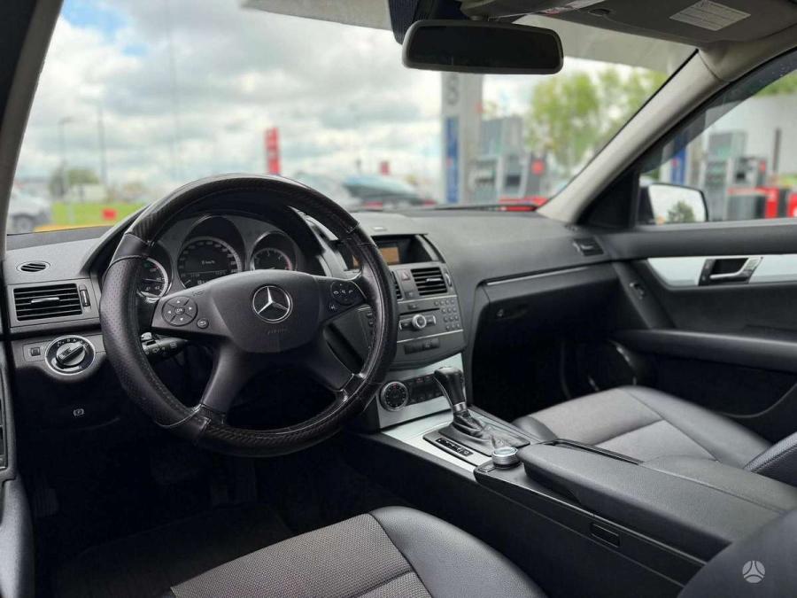 Pelēks Mercedes-Benz c-220 2011 Kauņa, ar dzinēja tilpumu 2.14 L un nobraukumu 266 tūkst. km par 4500 €, foto 18 vietnē AUTOMOTO.COM.LV