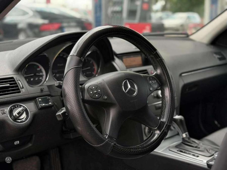 Grey Mercedes-Benz c-220 2011 in Kaunas, with an engine capacity of 2.14 L and mileage of 266 thousand km for 5000 €, photo 8 on AUTOMOTO.COM.LV
